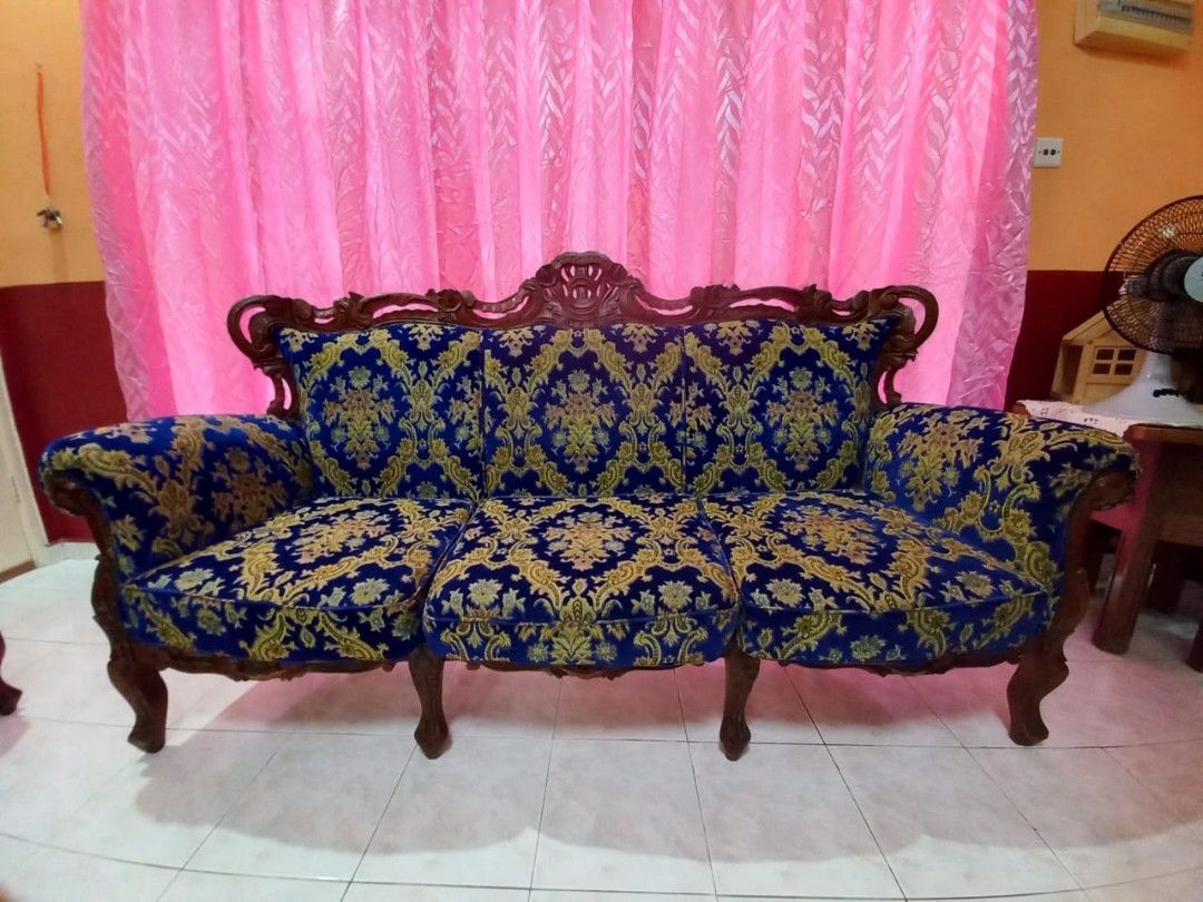 Set sofa dan meja ruang tamu, Furniture & Home Living, Furniture, Sofas ...
