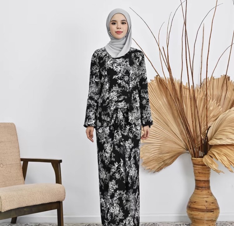 Siti Kebaya Raya Klasik Set by AyraNoordin, Women's Fashion, Muslimah ...