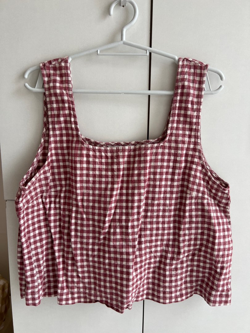 Uniqlo red gingham blouse, Women's Fashion, Tops, Sleeveless on Carousell