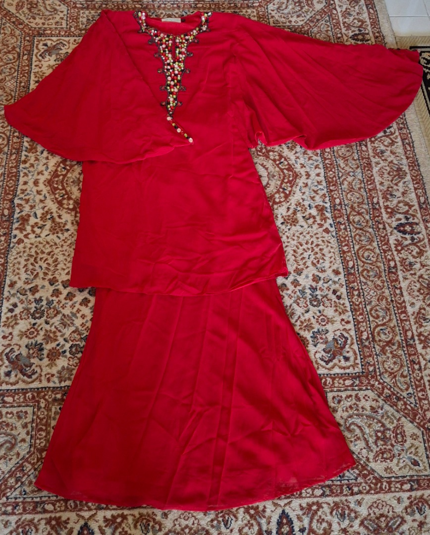 Used Once - Naz Indah Red Batwing Kurung, Women's Fashion, Muslimah ...