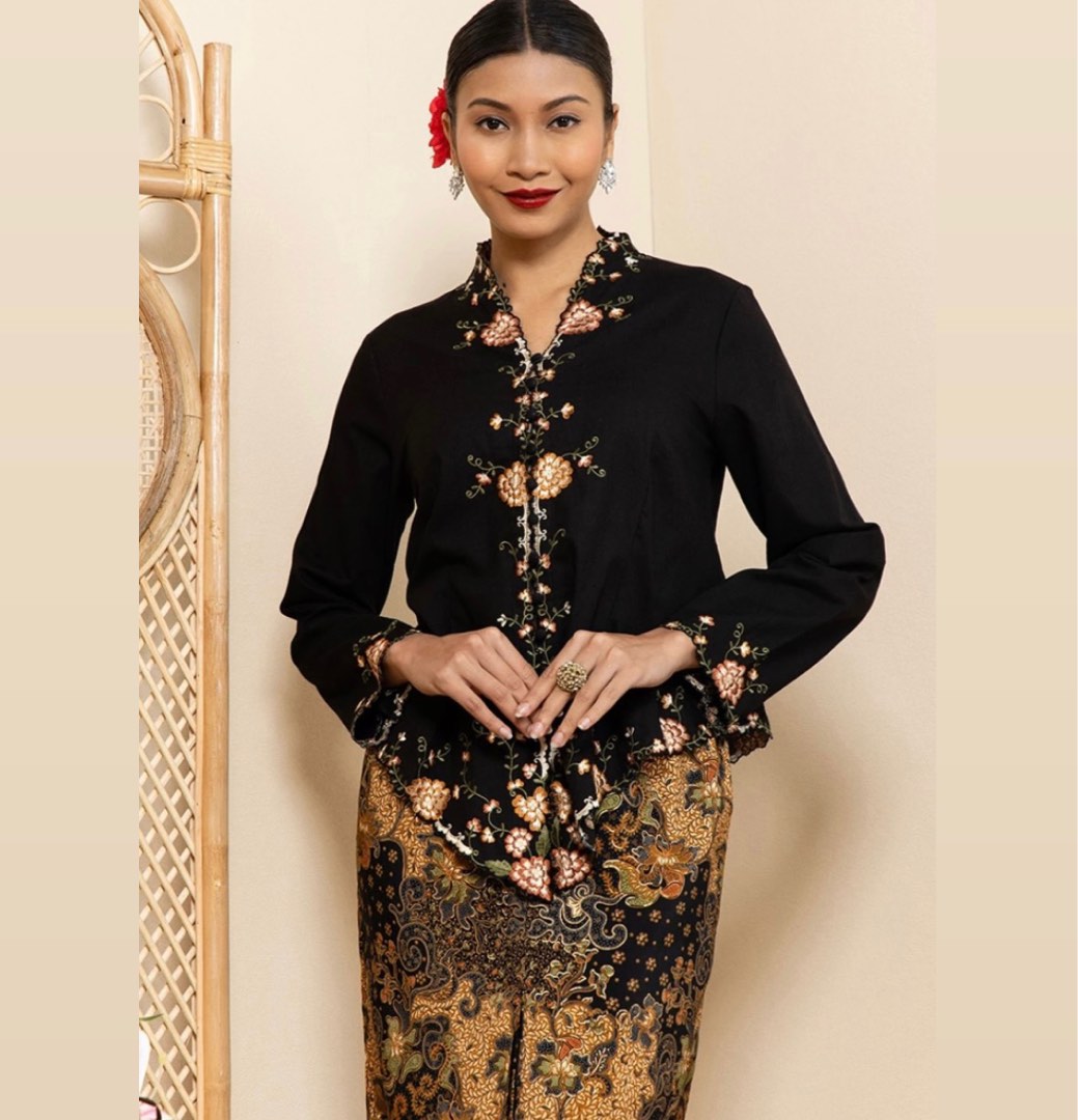Zalia Kebaya Sulam Premium Batik Set in Black [PROMO RAYA UNTIL 14/3 ...