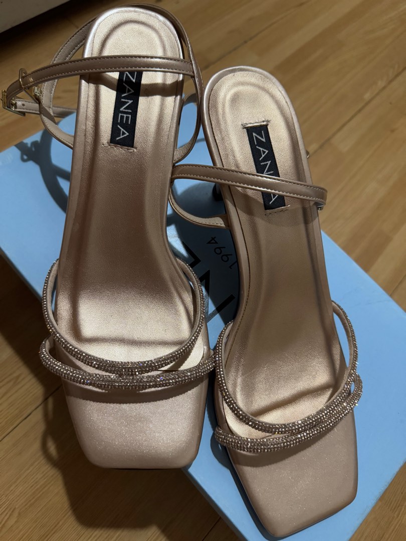 ZANEA Glittery Gold Heels, Women's Fashion, Footwear, Heels on Carousell