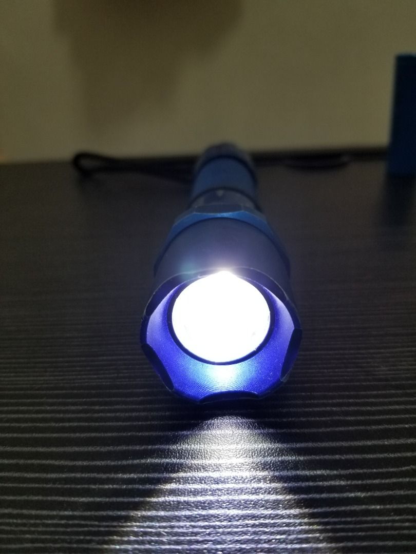 手電筒 使用 1節 18650 電池 旅行 移民 Flashlight Torch Use of 1 x 19650 Batteries 包括 ...