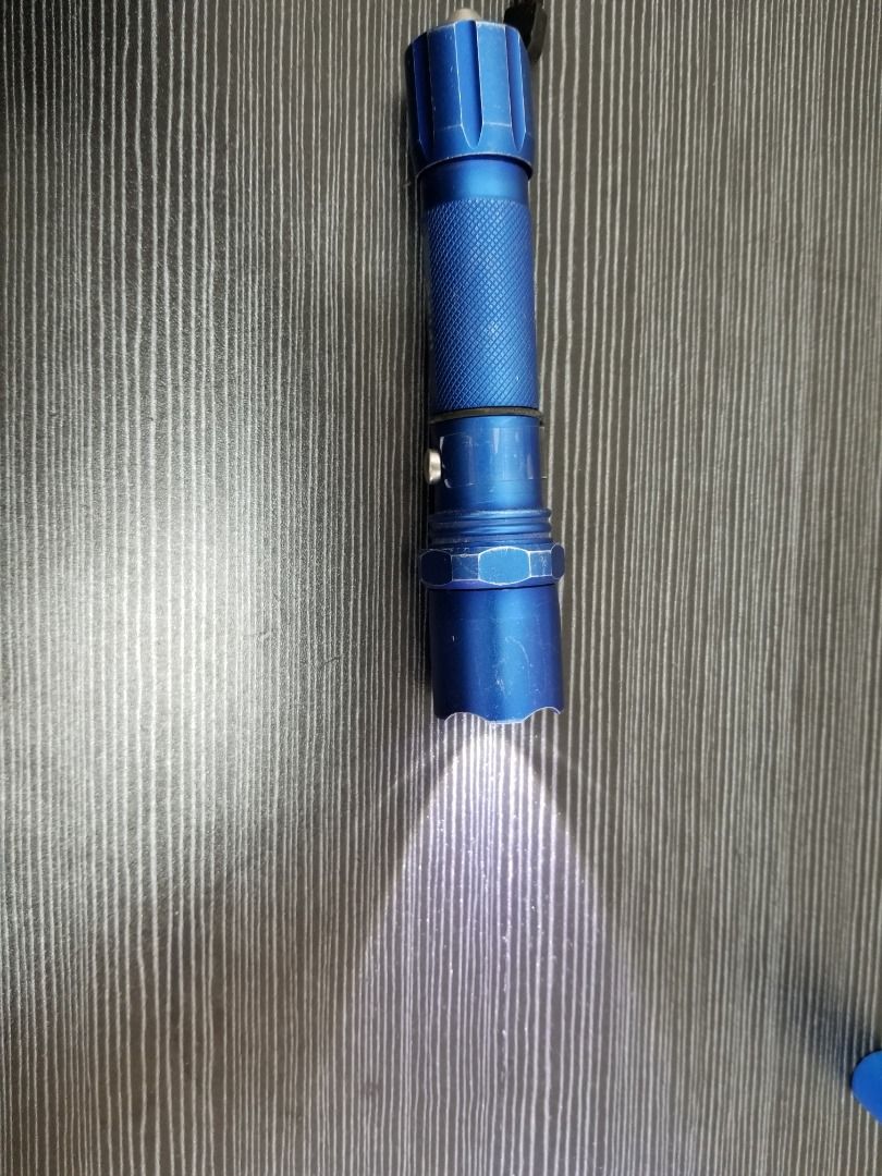 手電筒 使用 1節 18650 電池 旅行 移民 Flashlight Torch Use of 1 x 19650 Batteries 包括 ...