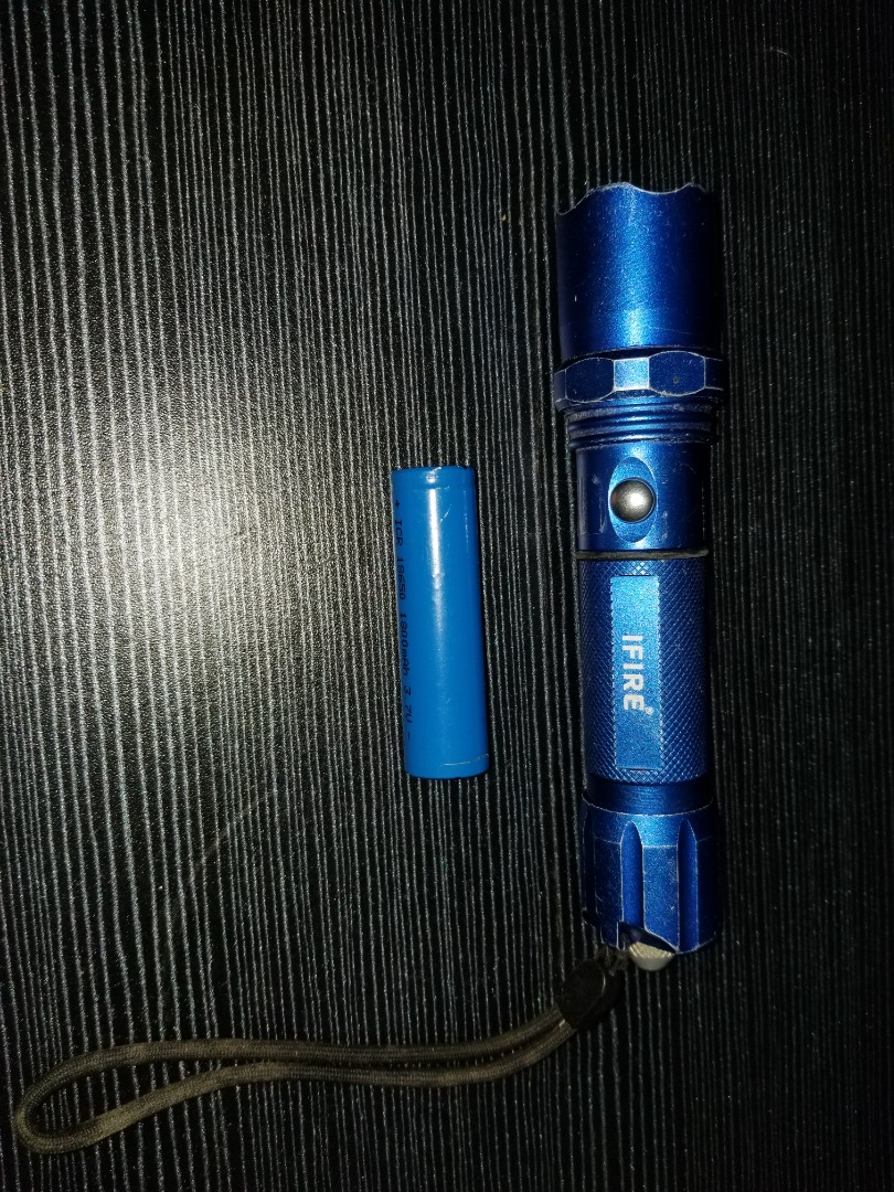 手電筒 使用 1節 18650 電池 旅行 移民 Flashlight Torch Use of 1 x 19650 Batteries 包括 ...