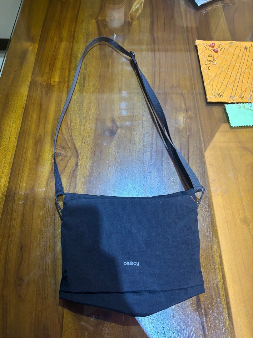 全新 bellory超輕量防撕裂 Lite Sacoche 登山包 日常側背包 超薄斜背包 耐撕裂, 體育器材, 健行及露營在旋轉拍賣