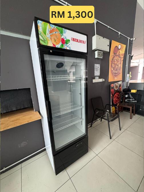 Berjaya 1 door display chiller, TV & Home Appliances, Kitchen ...