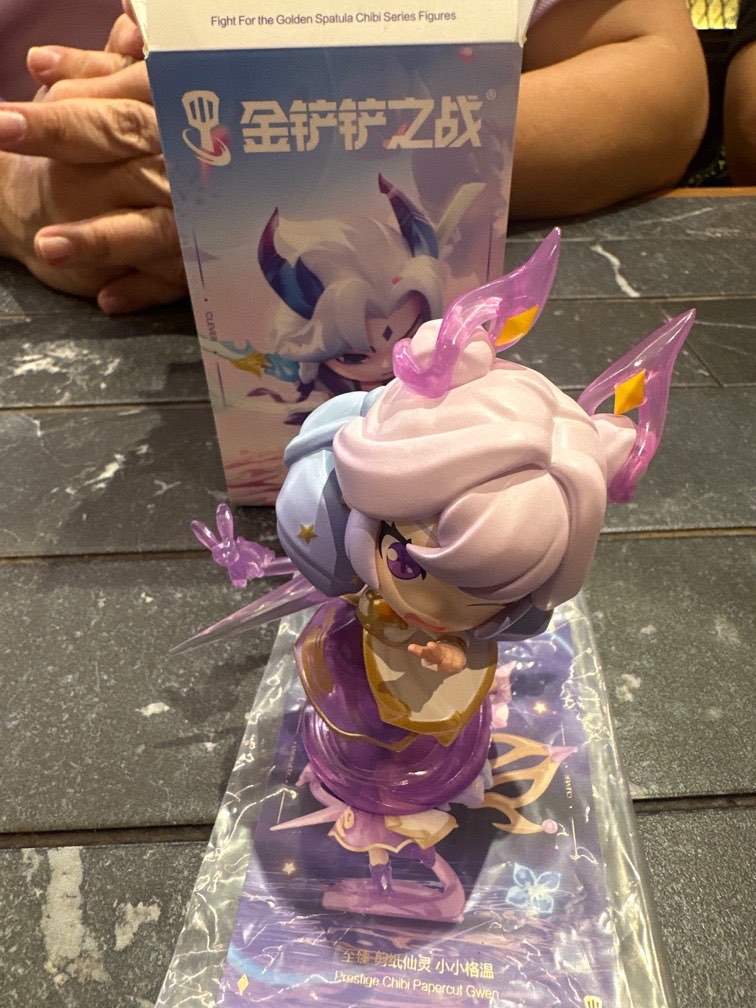 Chibi Gwen Golden Spatula POPMART, Hobbies & Toys, Toys & Games on ...