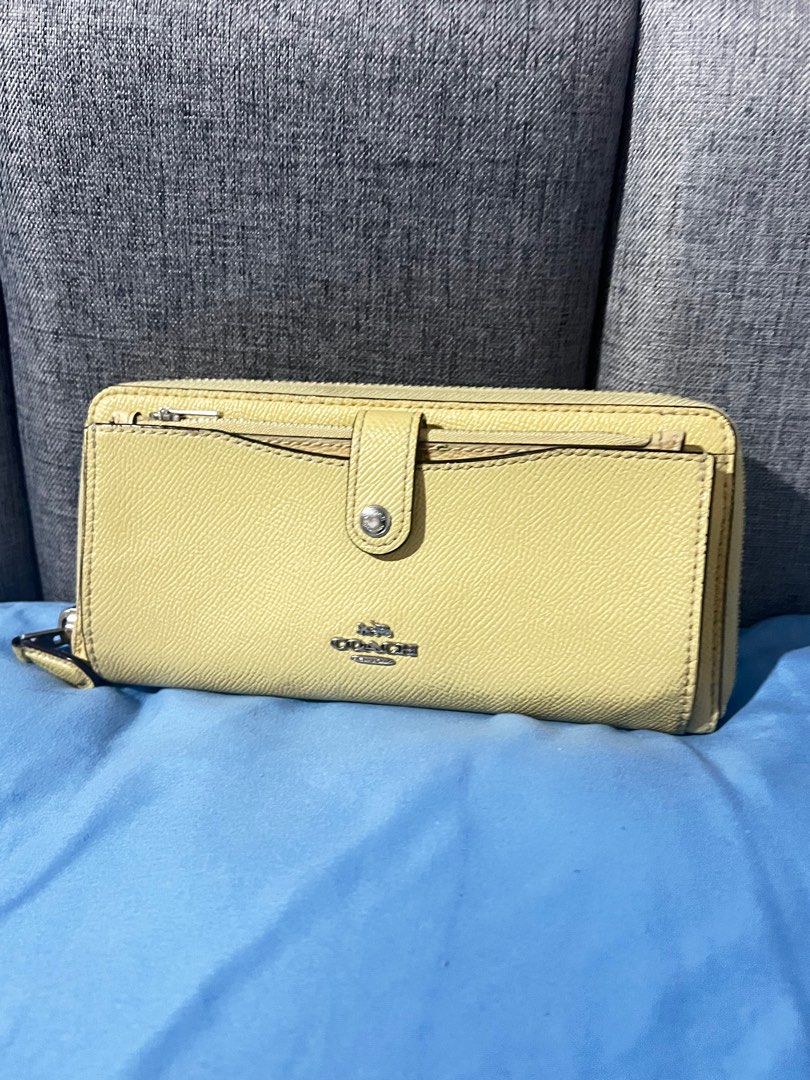 Coach Multifunction Wallet With Daisy Bundle Print, Luxury, Bags & Wallets on Carousell
