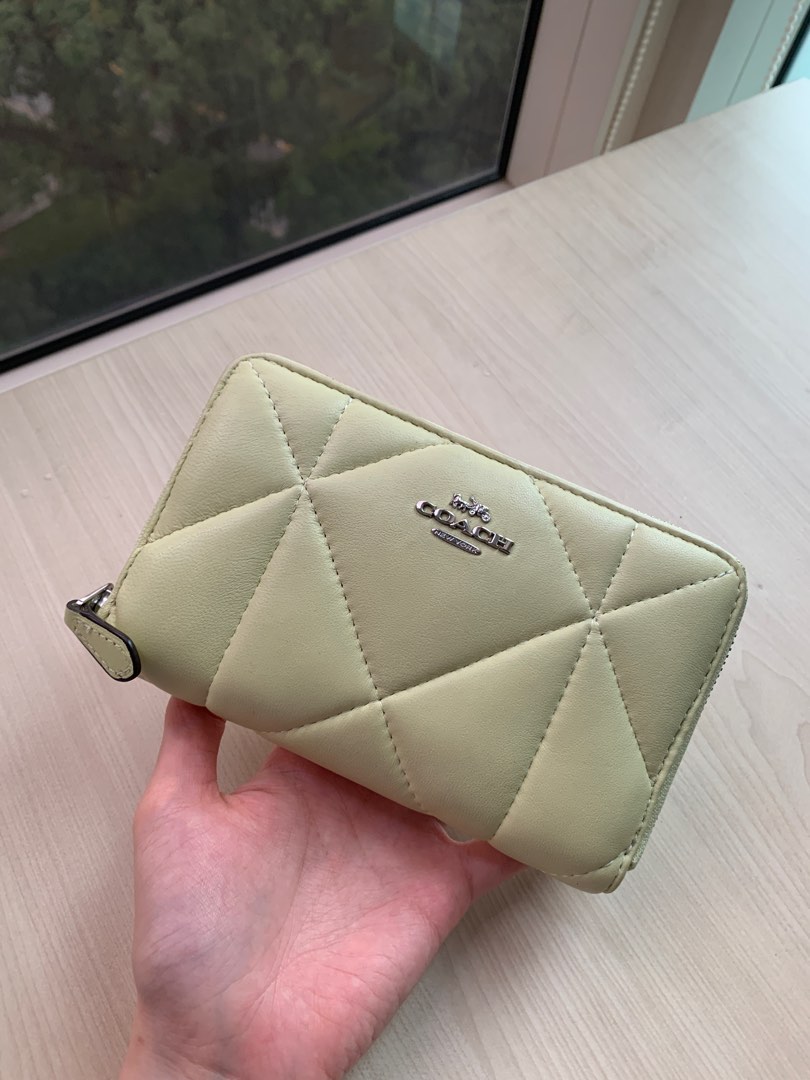 coach puffer wallet (authentic), Luxury, Bags & Wallets on Carousell