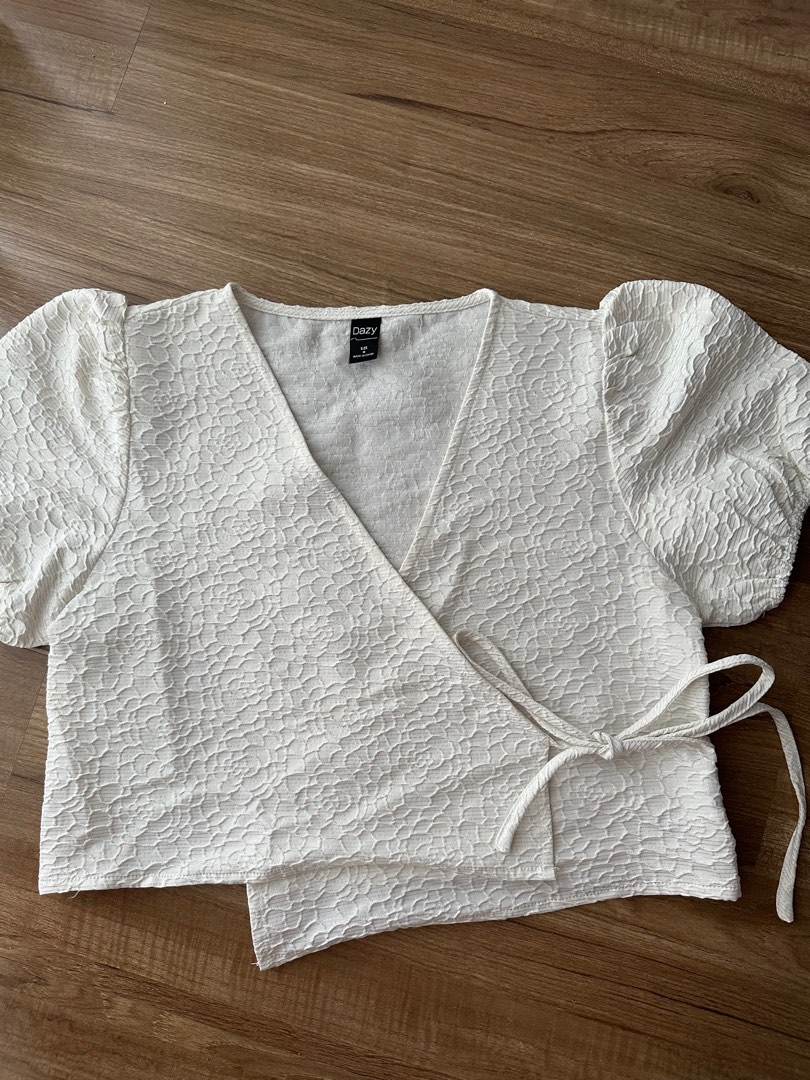 Dainty White Top with Sleeves and Tie Around Ribbon, Women's Fashion ...