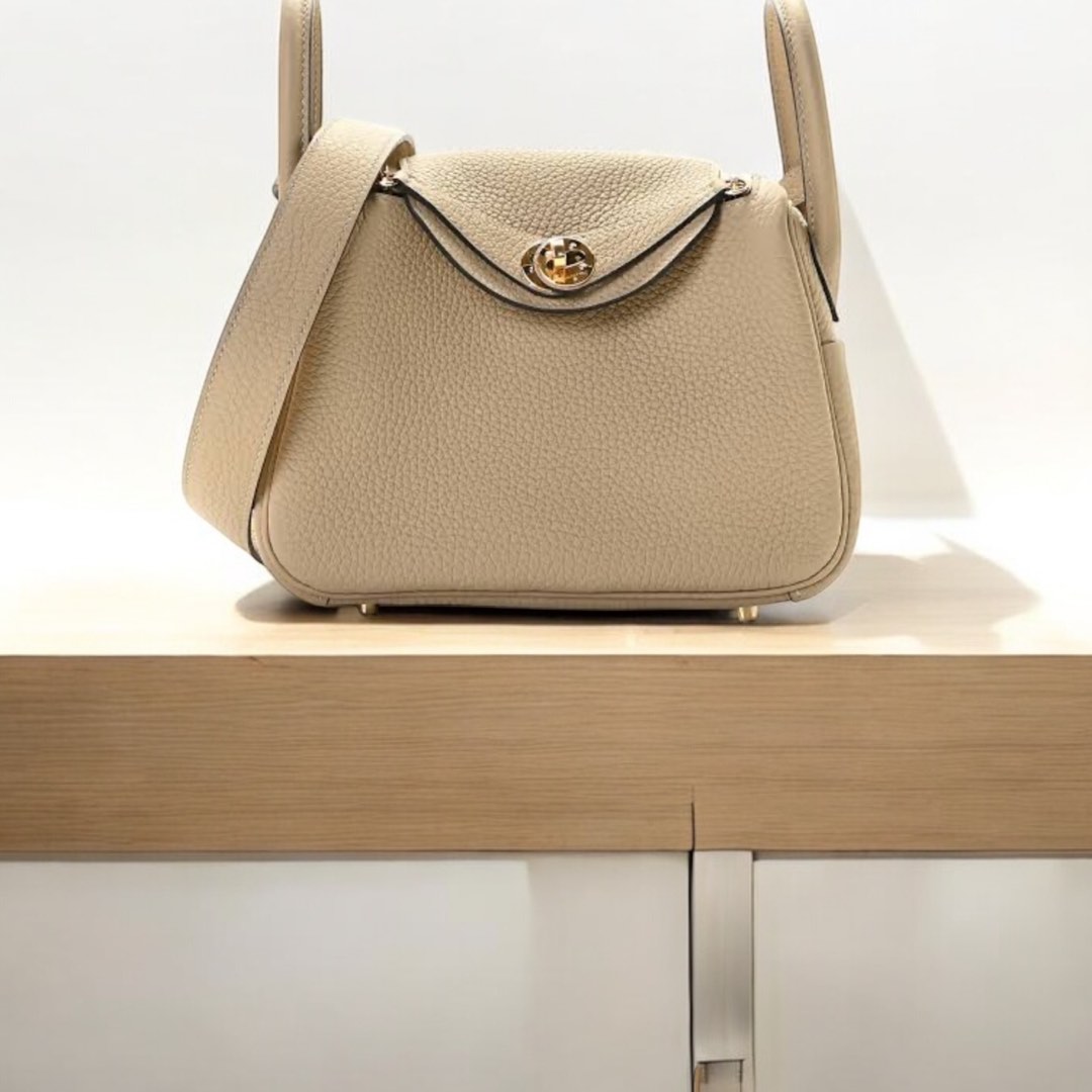 Hermes Mini Lindy Trench GHW, Women's Fashion, Bags & Wallets, Purses ...