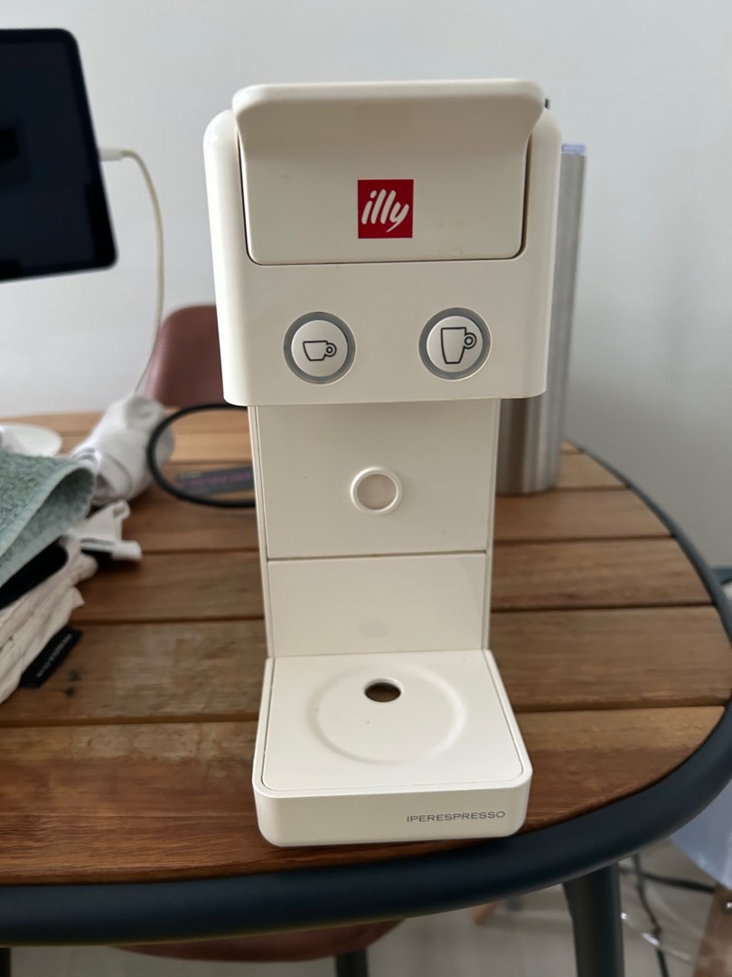 Illy coffee machine, TV & Home Appliances, Kitchen Appliances, Coffee ...