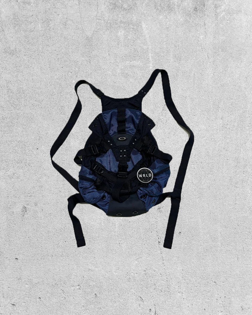 Oakley Mini Iconic Backpack Small Blue Cyberpunk, Fesyen Pria, Tas ...