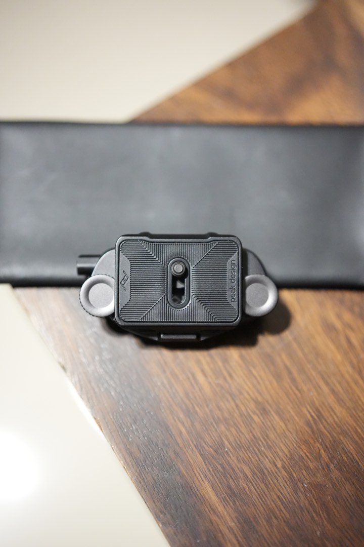 Peak Design Capture Clip + Dual Plate, Photography, Cameras on Carousell