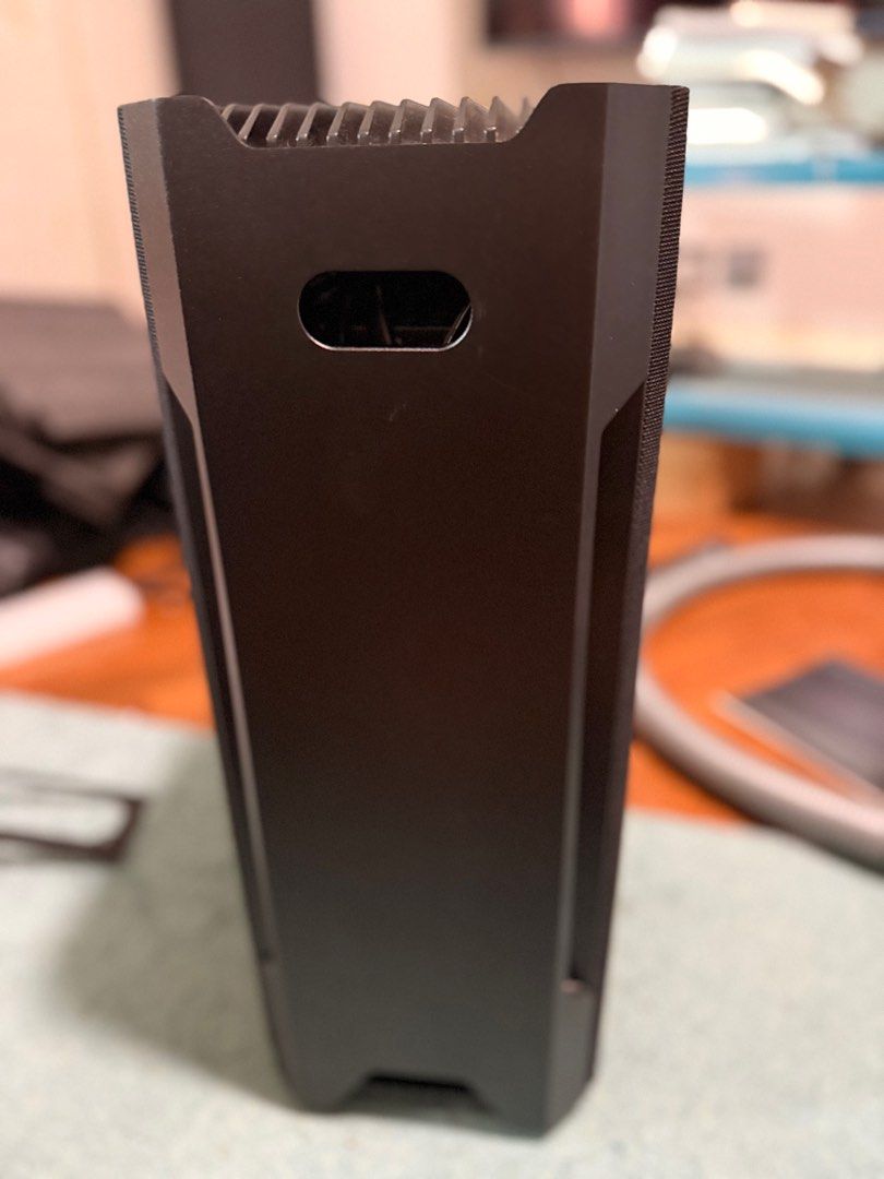 Phanteks Evolve Shift Air Case with Corsair Water Cooler, Computers ...