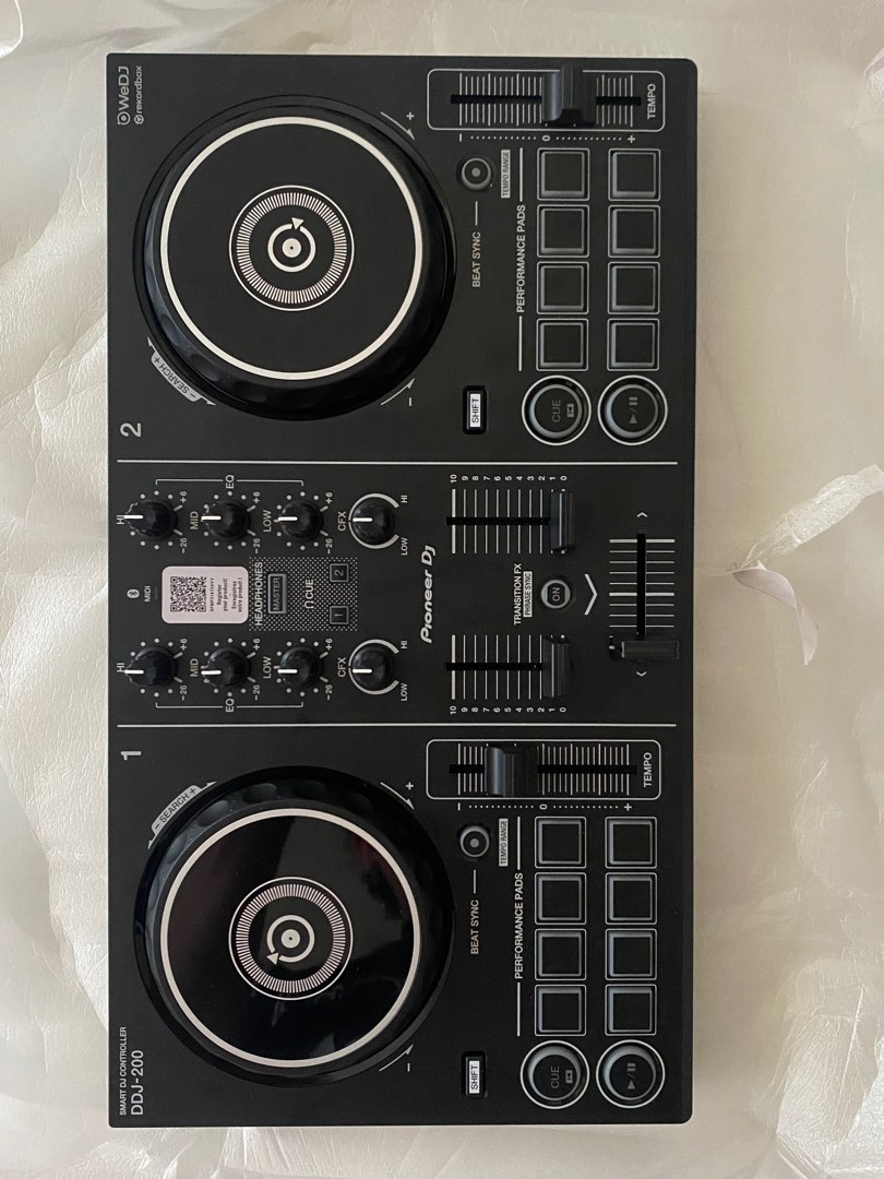 PIONEER DDJ-200 dj controller, Hobbies & Toys, Music & Media, Musical Instruments on Carousell