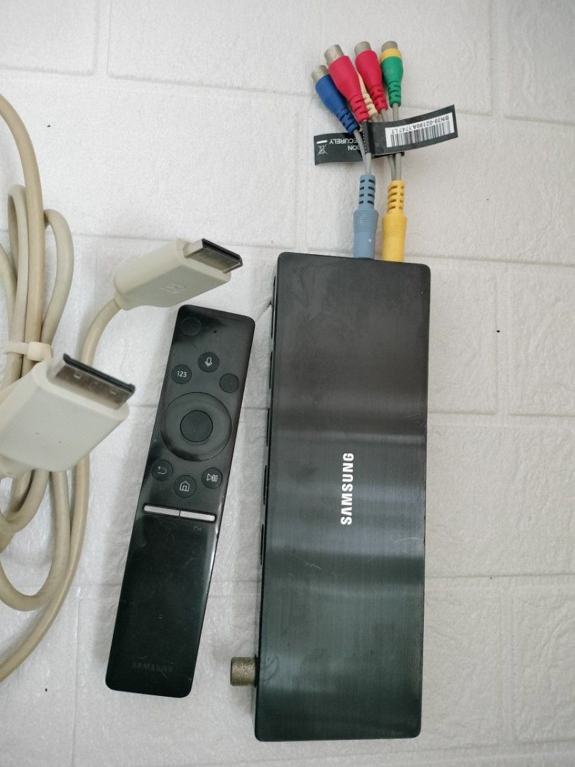 Samsung one connect box with cables and remote control - still ...