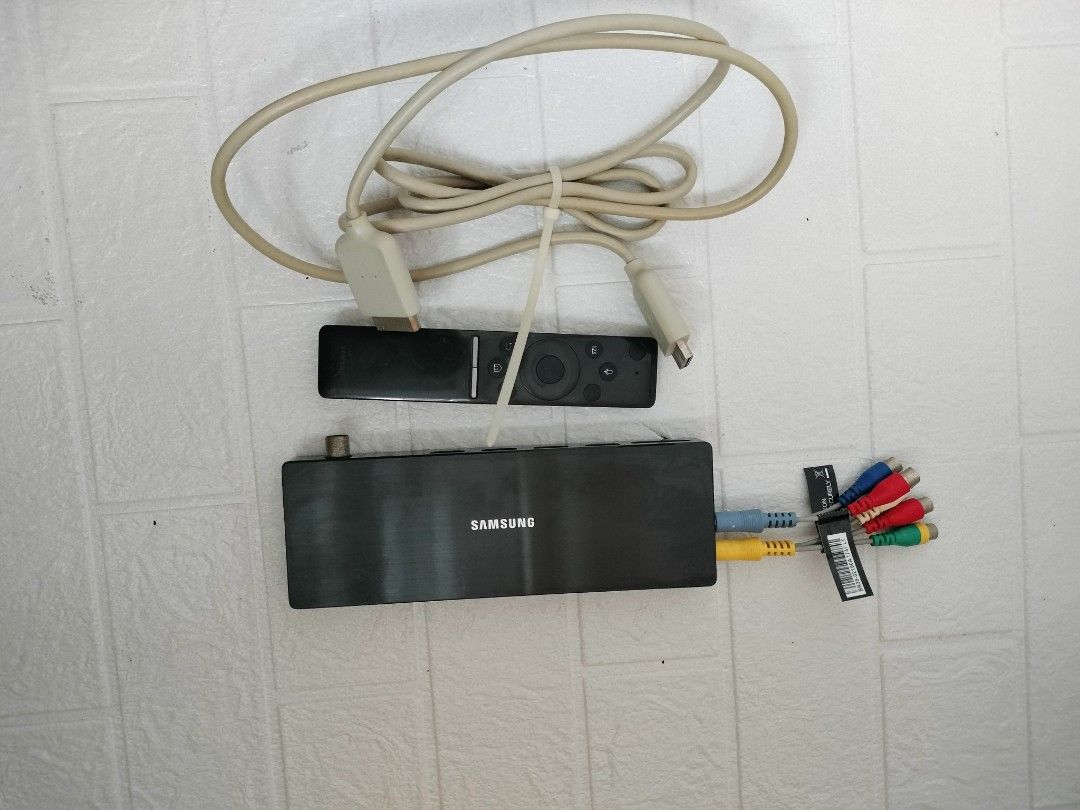Samsung one connect box with cables and remote control - still ...