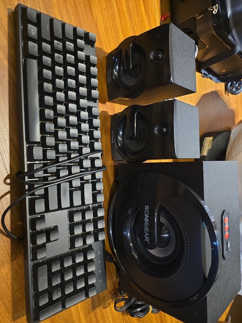 Sonic Gear Titan 5 speakers & Cooler Master keyboard with numpad ...