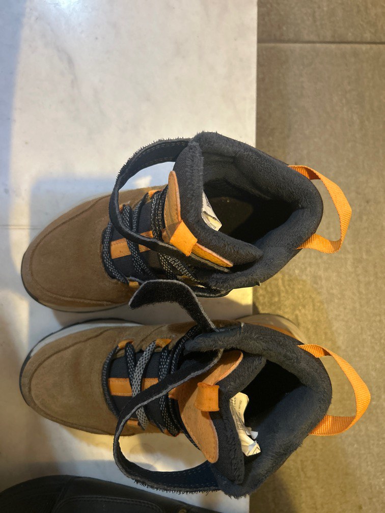 Tracking shoes (EU 32), Babies & Kids, Babies & Kids Fashion on Carousell