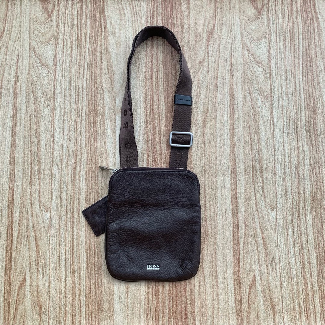 Hugo Boss Leather Slingabg, Fesyen Pria, Tas & Dompet , Lainnya di ...
