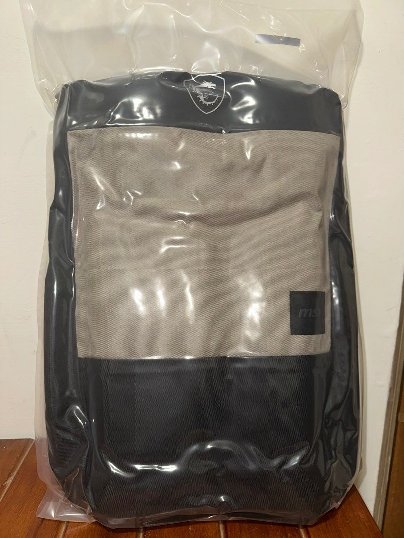 MSI Essential Backpack II 16吋筆電後背包 (全新二代羊駝撞色版), 電腦及科技產品, 電腦周邊產品, 筆記型電腦 ...