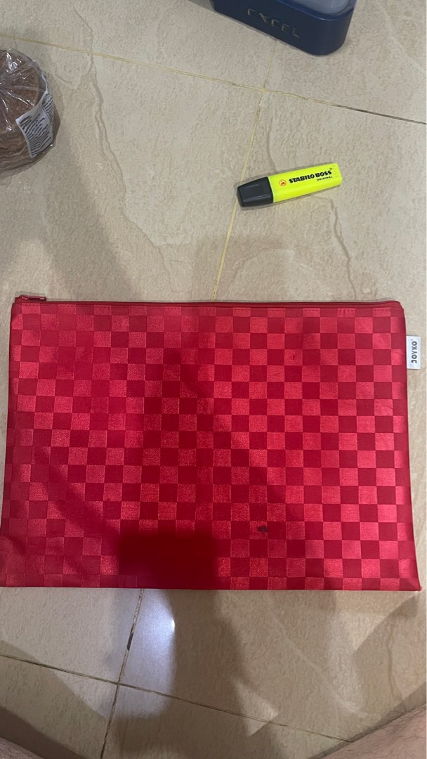 Pouch Besar Joyko MOTIF Kotak Merah, Buku & Alat Tulis, Alat Tulis di ...