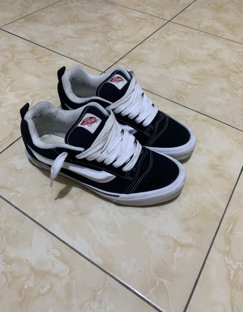 Vans knu skool, Fesyen Pria, Sepatu , Sneakers di Carousell