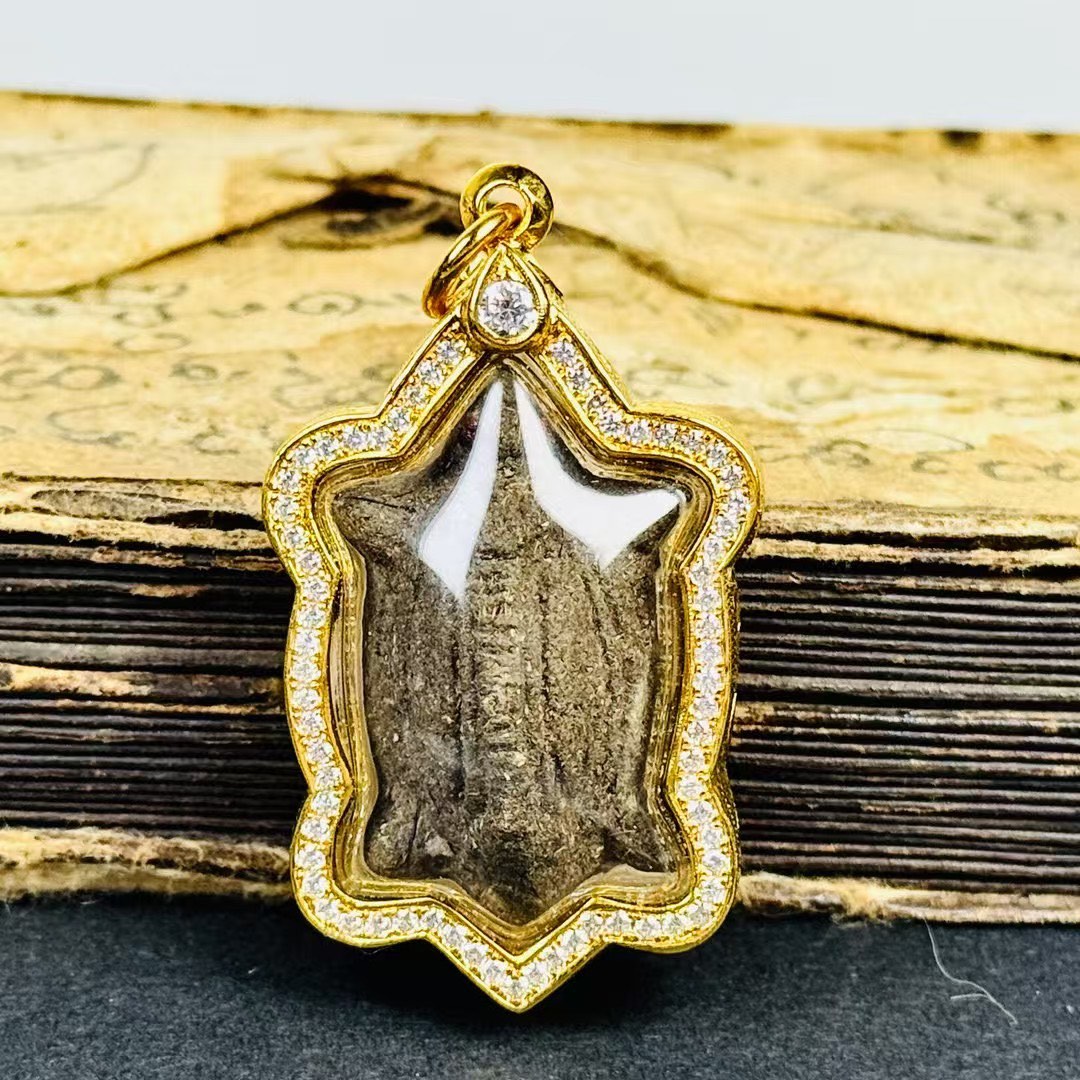 阿贊拜2567財龜, 興趣及遊戲, 收藏品及紀念品, 宗教物品 - Carousell