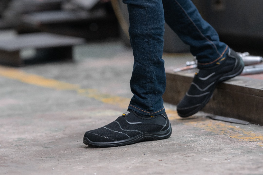 Brand New Safety Jogger Steel Toe - YUKON S1P (Black), Men's Fashion ...