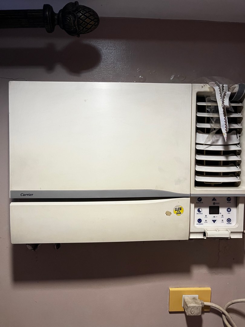 Carrier aircon window type 1.5hp with remote, TV & Home Appliances, Air ...