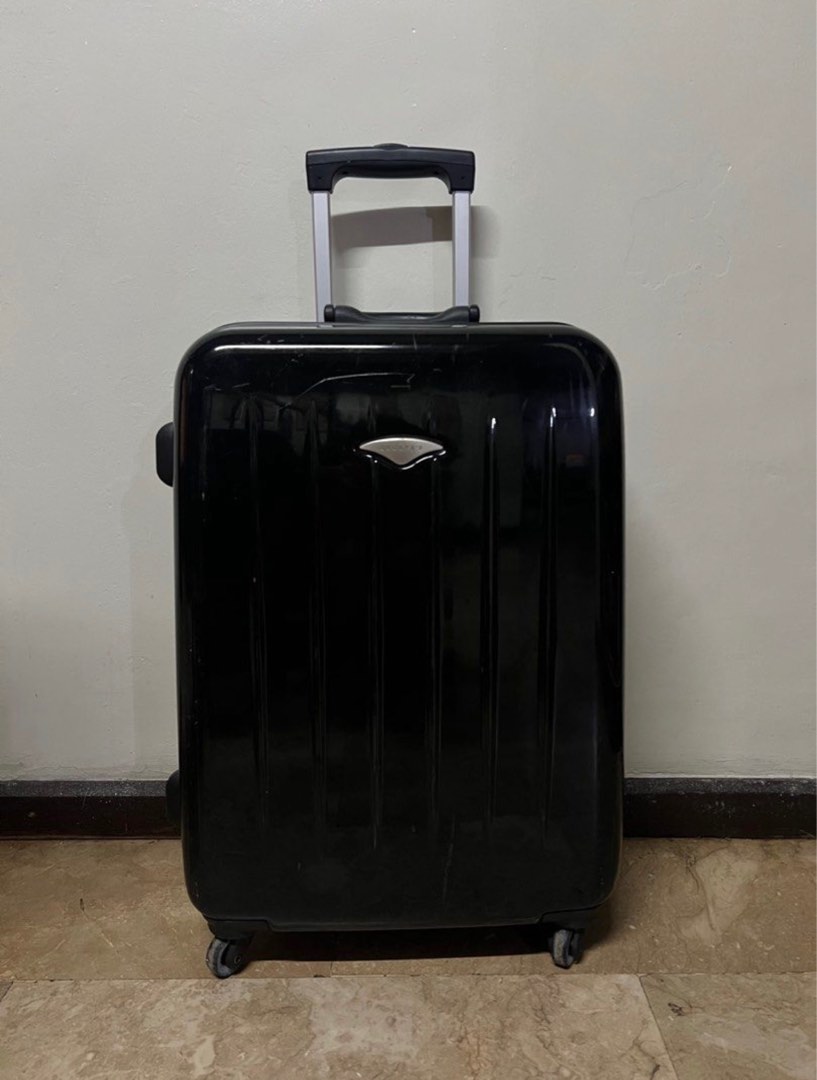 Escapes Medium Hinge Lock Check-in Luggage with Key, Hobbies & Toys ...