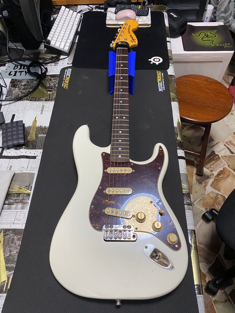 HIGHLY MODDED Squier Classic Vibe 70s Electric guitar, In Olympic White ...