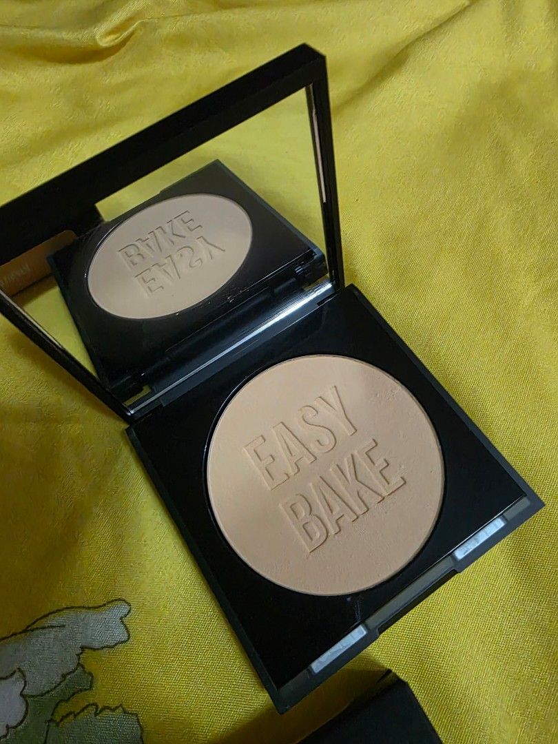 Huda Beauty Easy Bake Pressed Brightening and Setting powder, Beauty ...