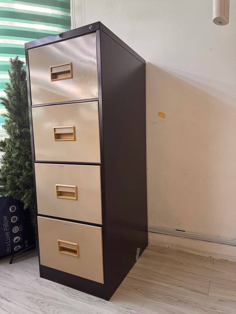 Locker besi (tanpa kunci), Furniture & Home Living, Furniture, Shelves ...