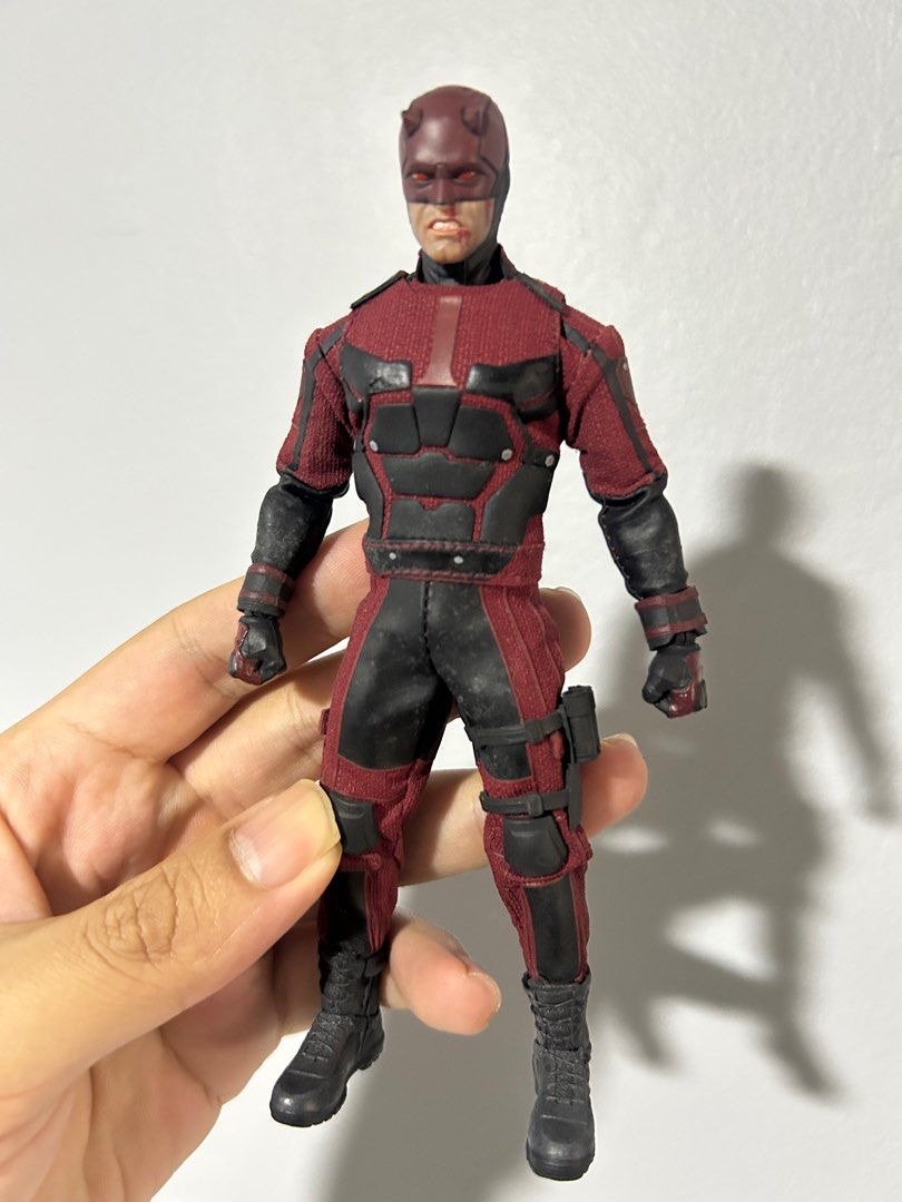 Mezco Netflix Daredevil (Scales with Mafex, Revoltech, Marvel Legends ...