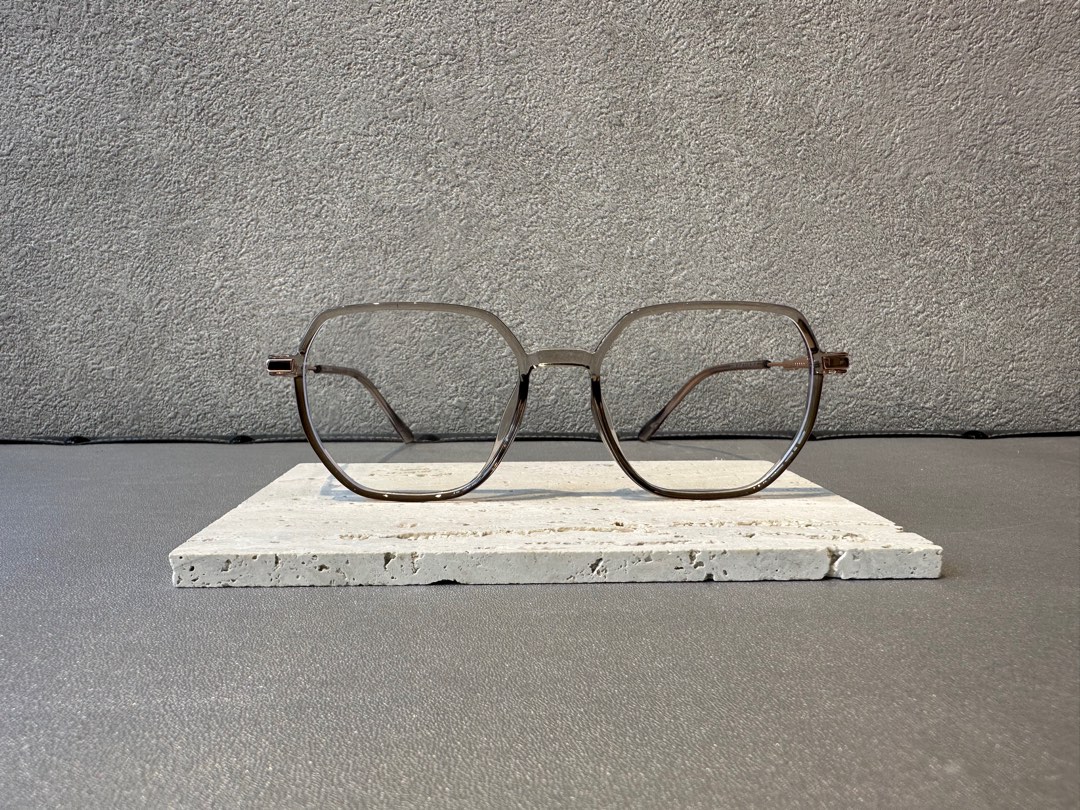 Oversized translucent brown plastic spectacles, Men's Fashion, Watches ...