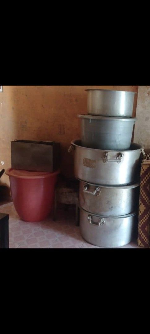 Periuk masak kenduri dan dapur masak air beserta tong dan bekas petak ...