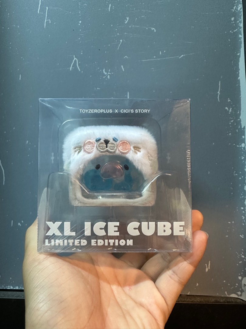 全新！Toy Zero Plus Lulu 豬 XL ice Cube, 興趣及遊戲, 玩具 & 遊戲類 - Carousell