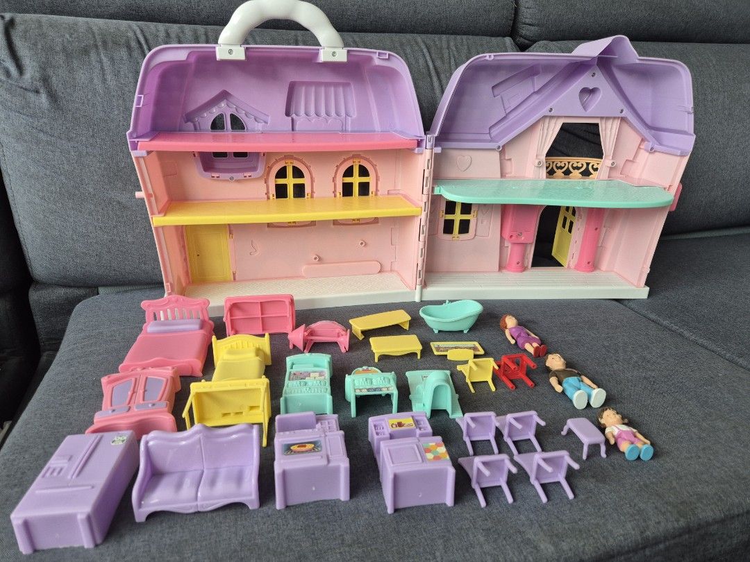 TOYS R US Fold and play dream doll house, Hobbies & Toys, Toys & Games ...