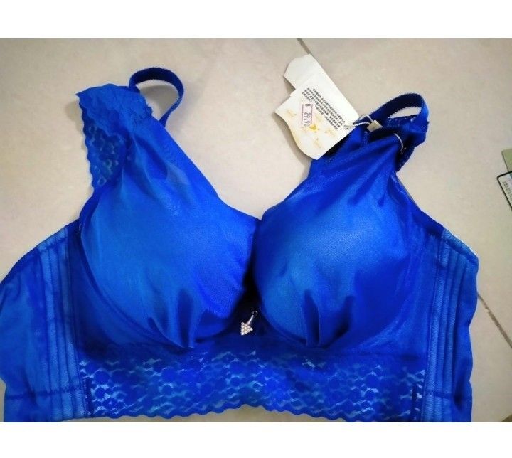 Blue 2 strap thick push up 34b cup bra, Women's Fashion, New ...
