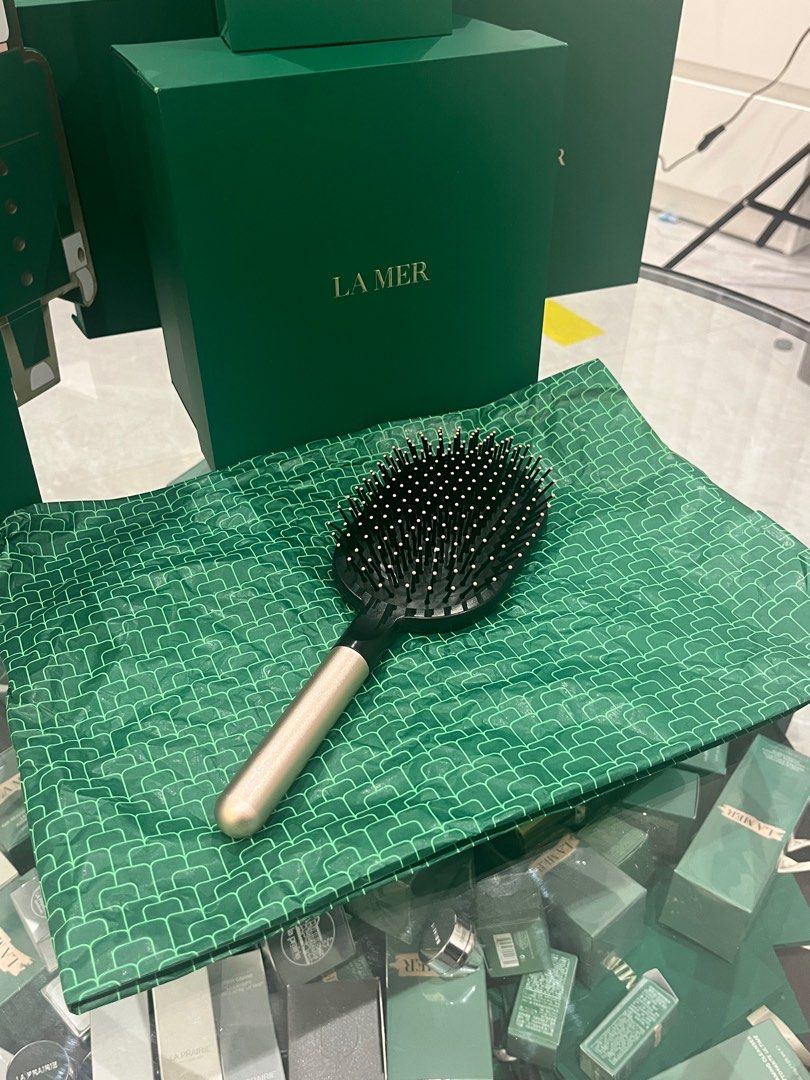 Dyson Air cushion comb, Women's Fashion, Activewear on Carousell