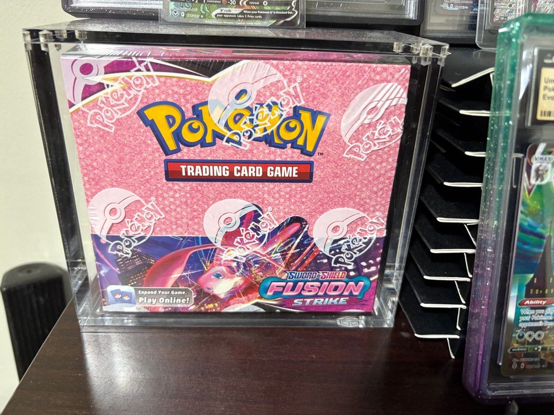 Fusion strike booster box not charizard Umbreon evolving skies journey ...