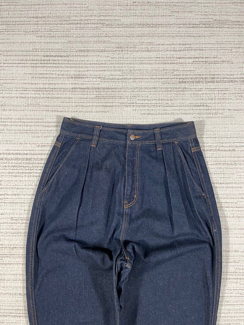GU barrel leg jeans baggy jeans, Men's Fashion, Bottoms, Jeans on Carousell