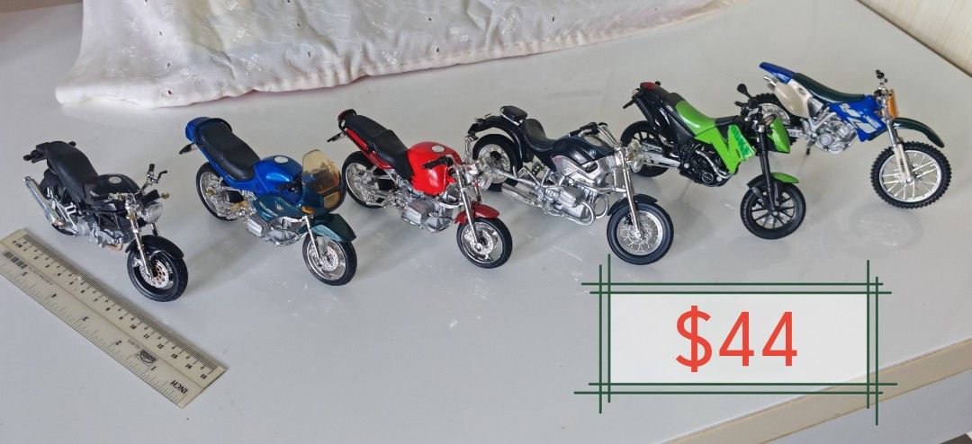 1/18 Motorcycle Display model collection Harley Yamaha Ducati Maisto ...