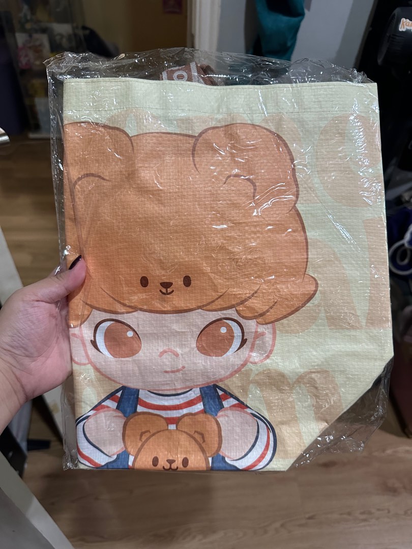 Popmart Dimoo Animal Kingdom Series Woven Bag (Bear Dad), Women's ...