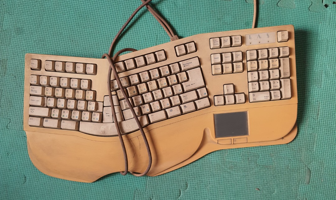 SILITEK SK-6000 人體工學機械鍵盤 早期鍵盤PS/2 和 9 針接口+RS232滾輪滑鼠 收藏用, 電腦及科技產品, 電腦周邊 ...