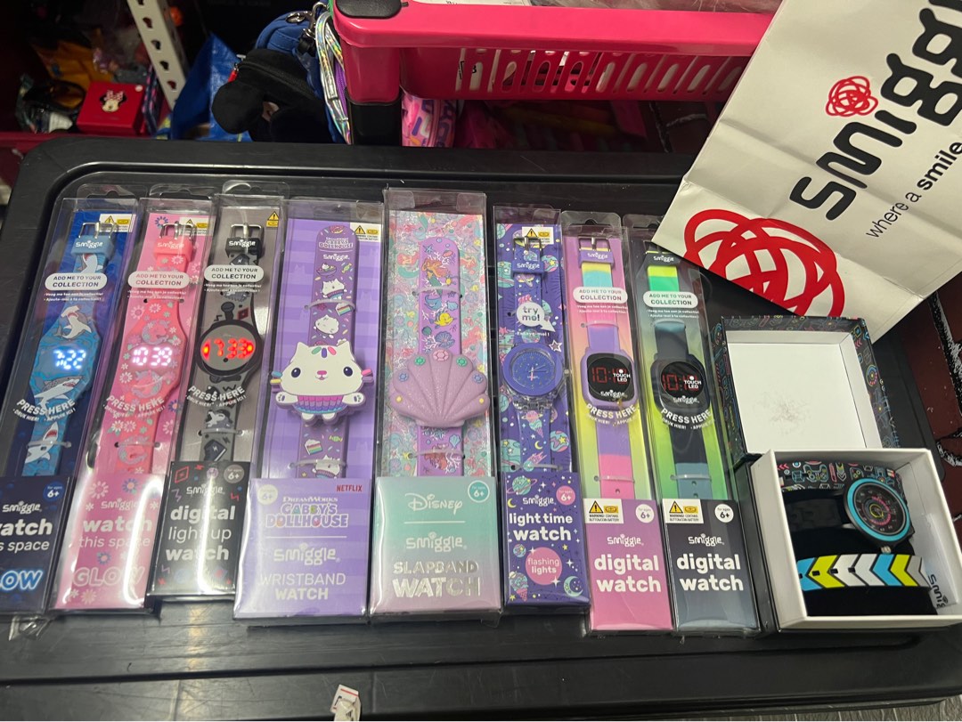 Smiggle Digital watch, Babies & Kids, Babies & Kids Fashion on Carousell