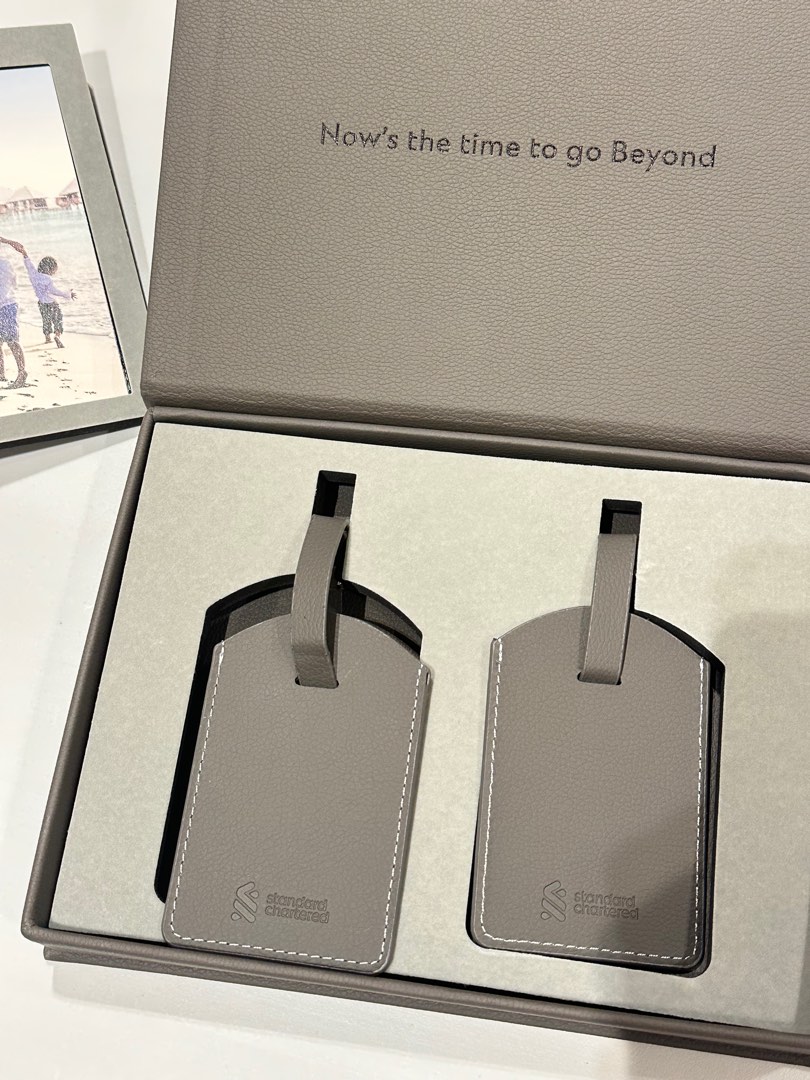 Standard Chartered Beyond Card Luggage Tag, Men's Fashion, Watches ...